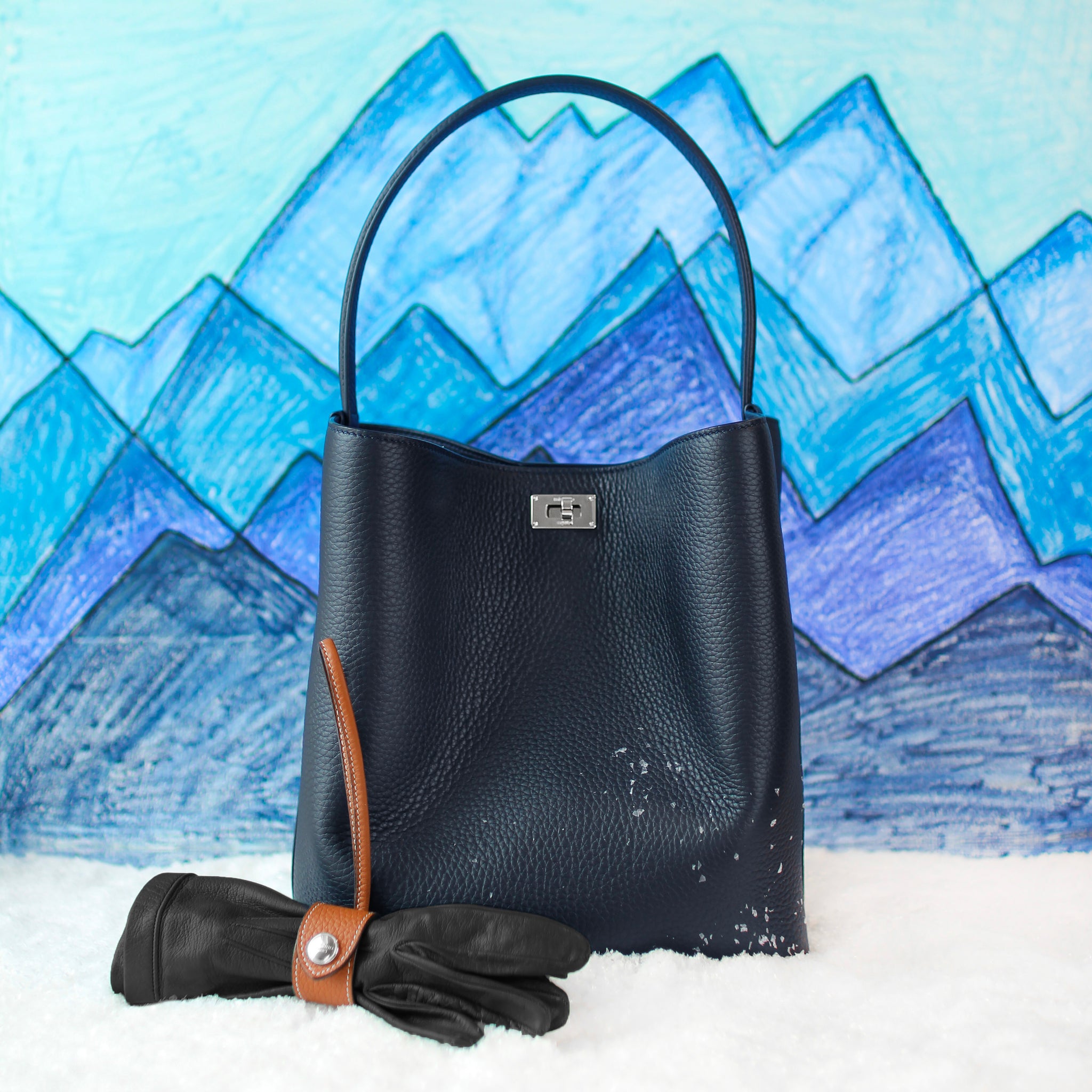 GIFT SET: ODEON PM ECLIPSE LEATHER BUCKET BAG GOLD LEATHER GLOVE HOLDE